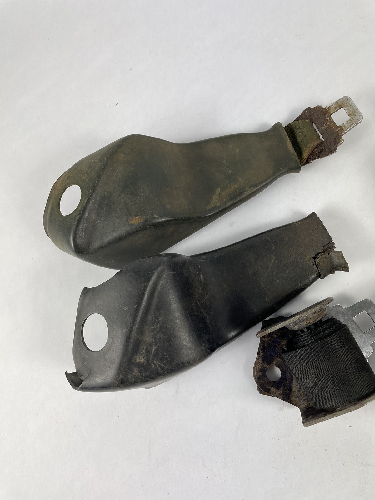 2 x Mopar 3508273 9007 Challenger Cuda Barracuda Front Seat Belt ...