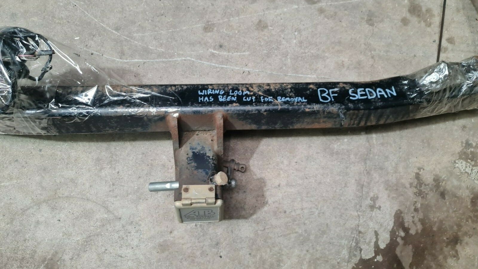 FORD BF FALCON SEDAN SQUARE HITCH HAYMAN REECE STYLE TOW BAR 1600 KG ...