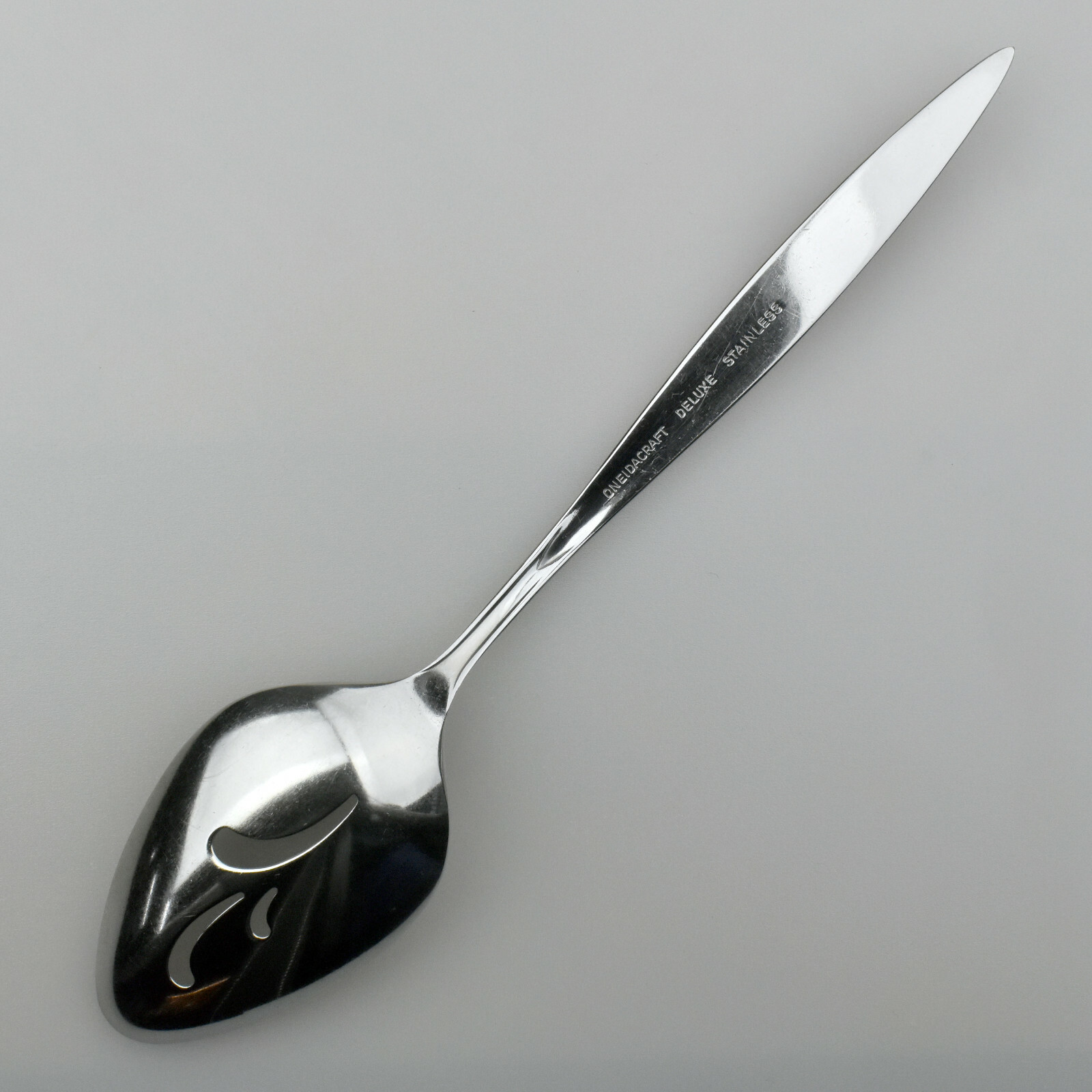 Single Oneida Oneidacraft Deluxe Stainless WINTERSONG Pattern Pierced ...