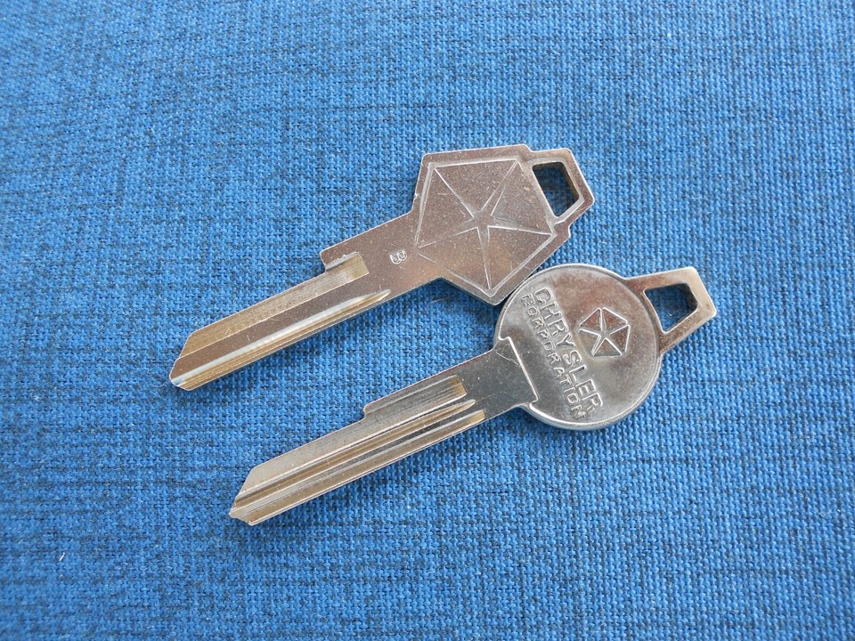 2 DODGE CHRYSLER PLYMOUTH MOPAR IGNITION TRUNK KEY BLANKS 59 60 61 62 ...