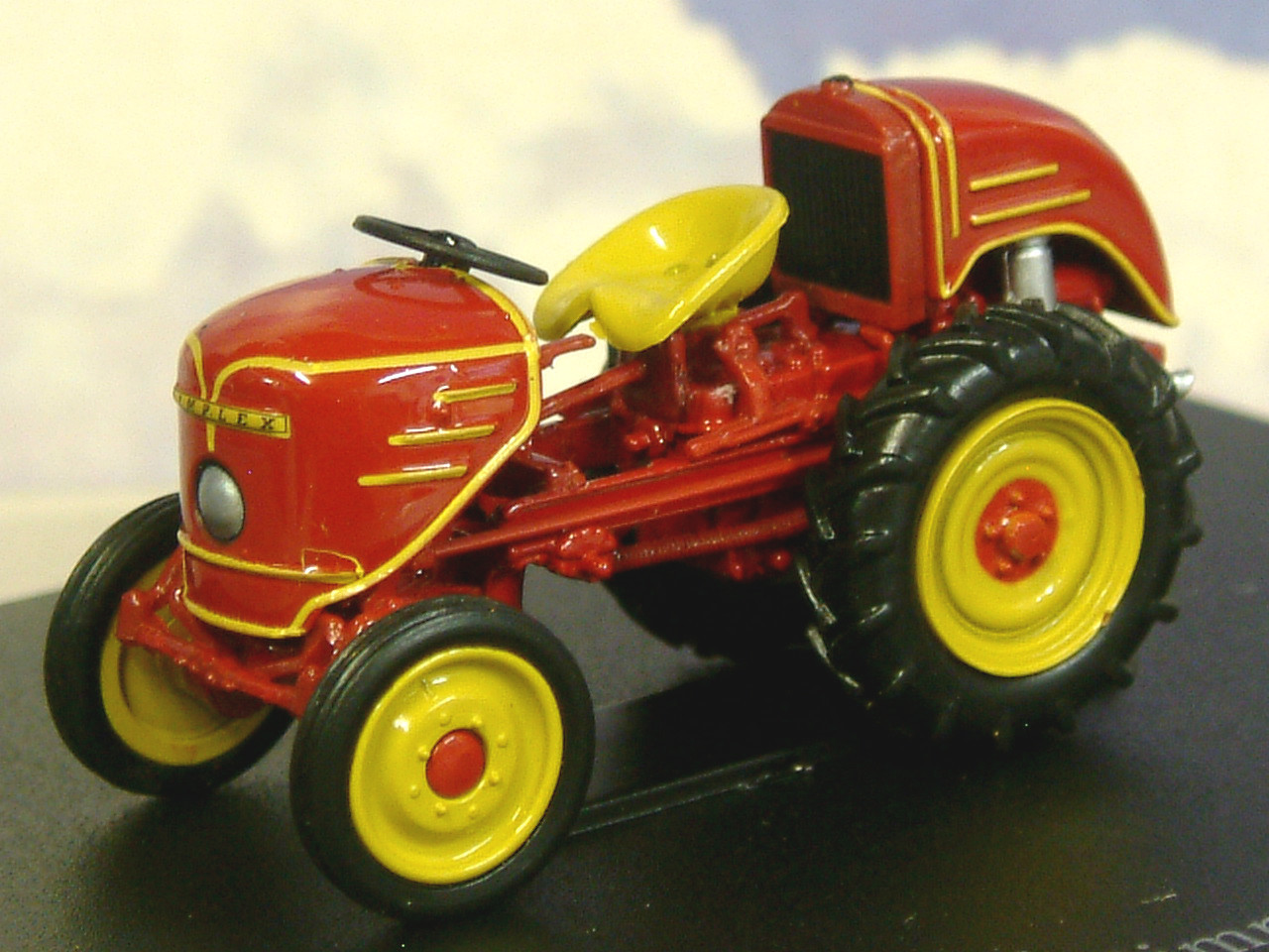 SUPERB U/H HACHETTE DIECAST 1/43 1953 REYMOND SIMPLEX TRACTOR IN MAROON ...