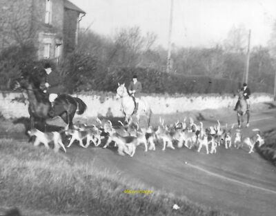 Photo 12x8 Croome Hunt arrives for Bredon meet Croome Hunt met in ...