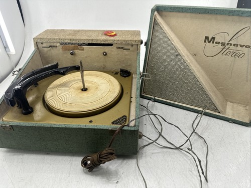 VINTAGE MAGNAVOX PORTABLE TUBE STEREO SUITCASE RECORD PLAYER TURNTABLE ...
