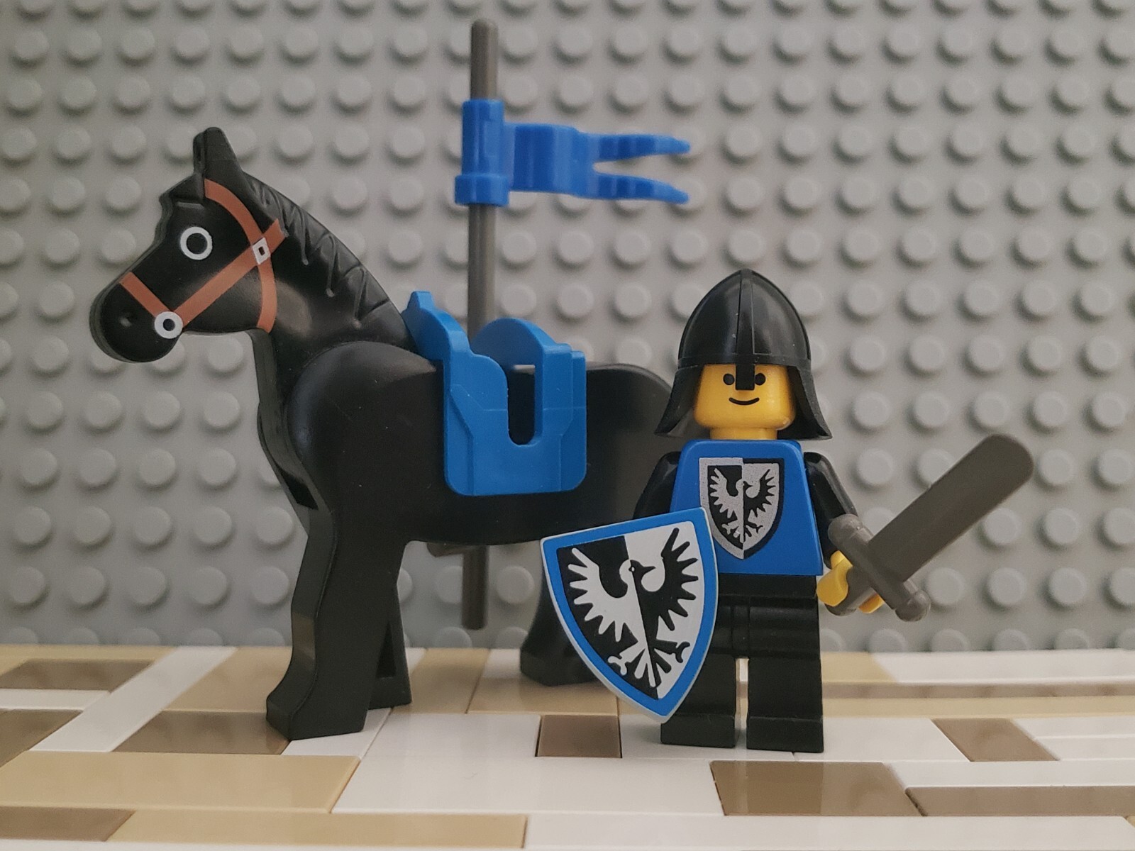 LEGO Black Falcon Knight Minifigue - VIntage Castle 6062 6103 6102 6074 ...