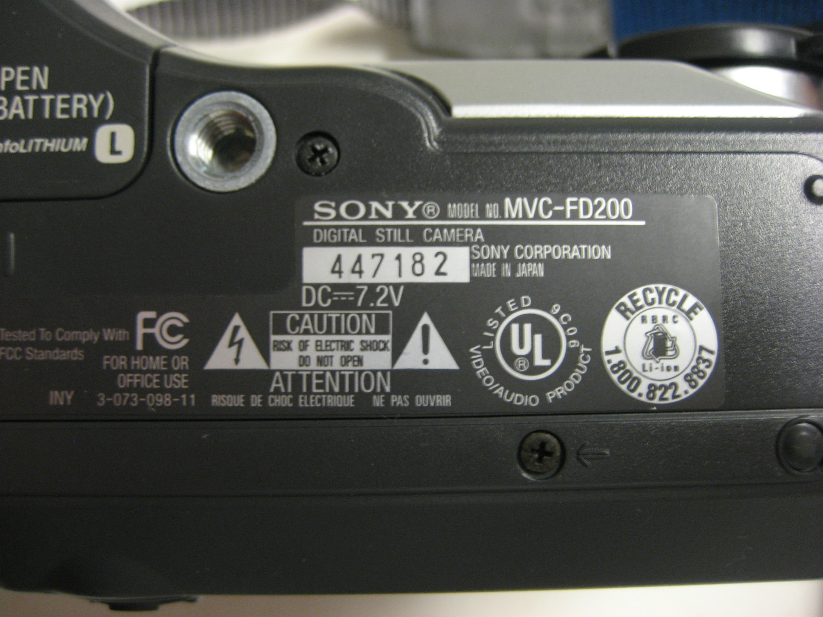 Sony Mavica MVC-FD200 2.0 MP Digital Camera - Metallic silver/Black ...