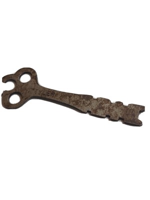 1800-1899 - Antique Steamer Trunk Key Yale Towne