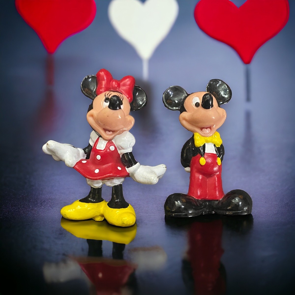 Cartoon Couple In Love Mickey Mouse