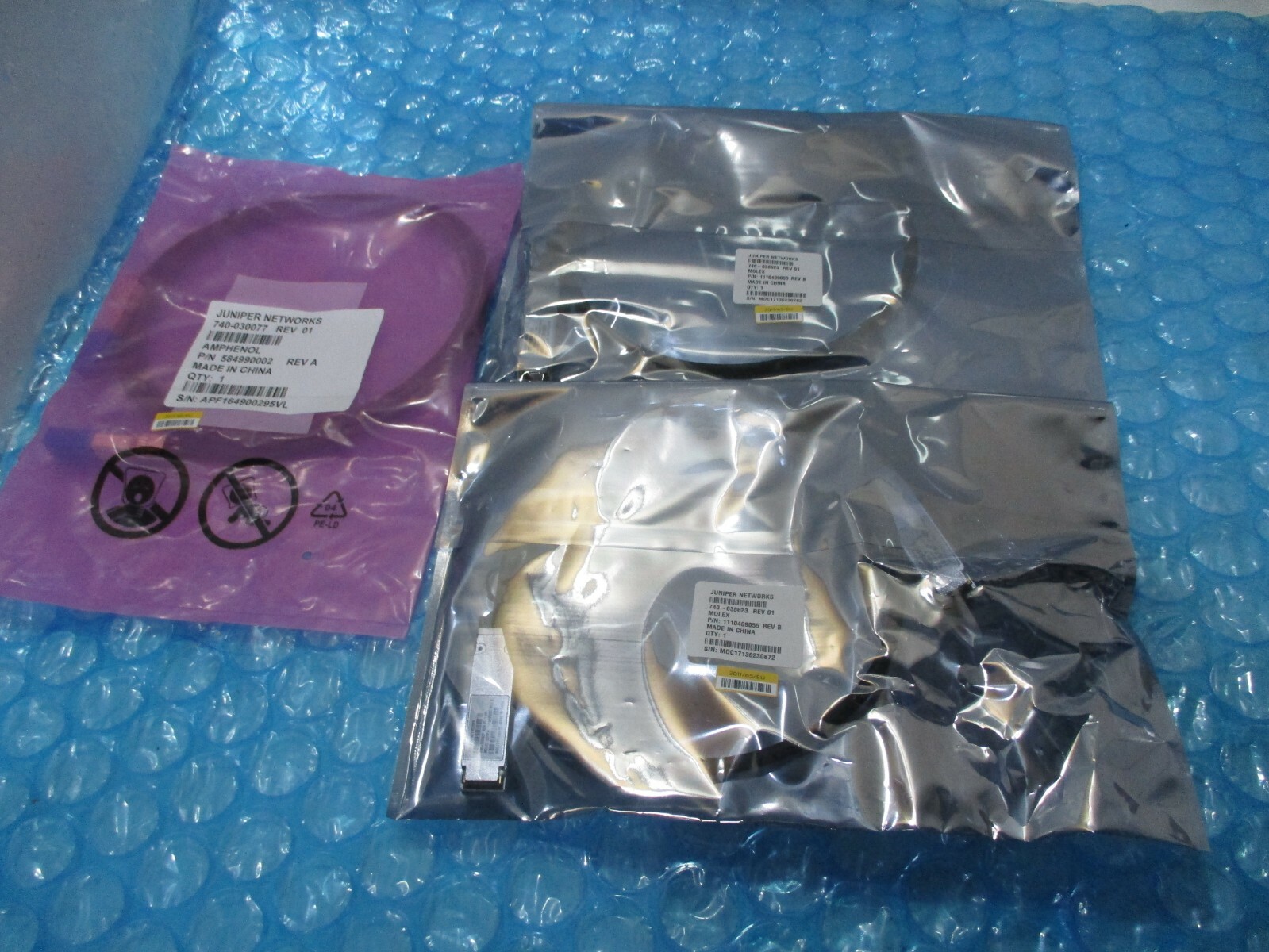 LOT ORIGINAL Juniper 1M / 3M 2 X 740-038623 QFX-QSFP-DAC-1M 1 X QFX-SFP ...