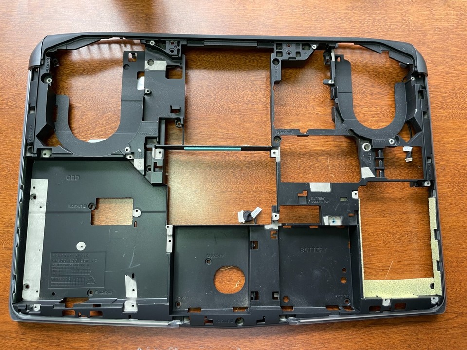 0GXRRC Dell Alienware M17x R4 Genuine Bottom Base Chassis with Bottom ...