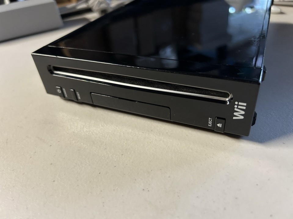 Nintendo Wii System Console Ready To Play Compatible With GameCube ...