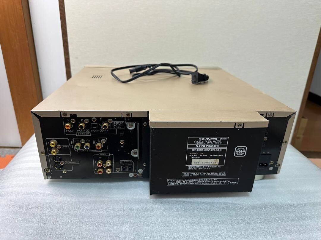 Pioneer DVL-909 LD / DVD / CD Laserdisc Player Operation Pioneer DVL-909 LD / DVD / CD Laserdisc Player Operation