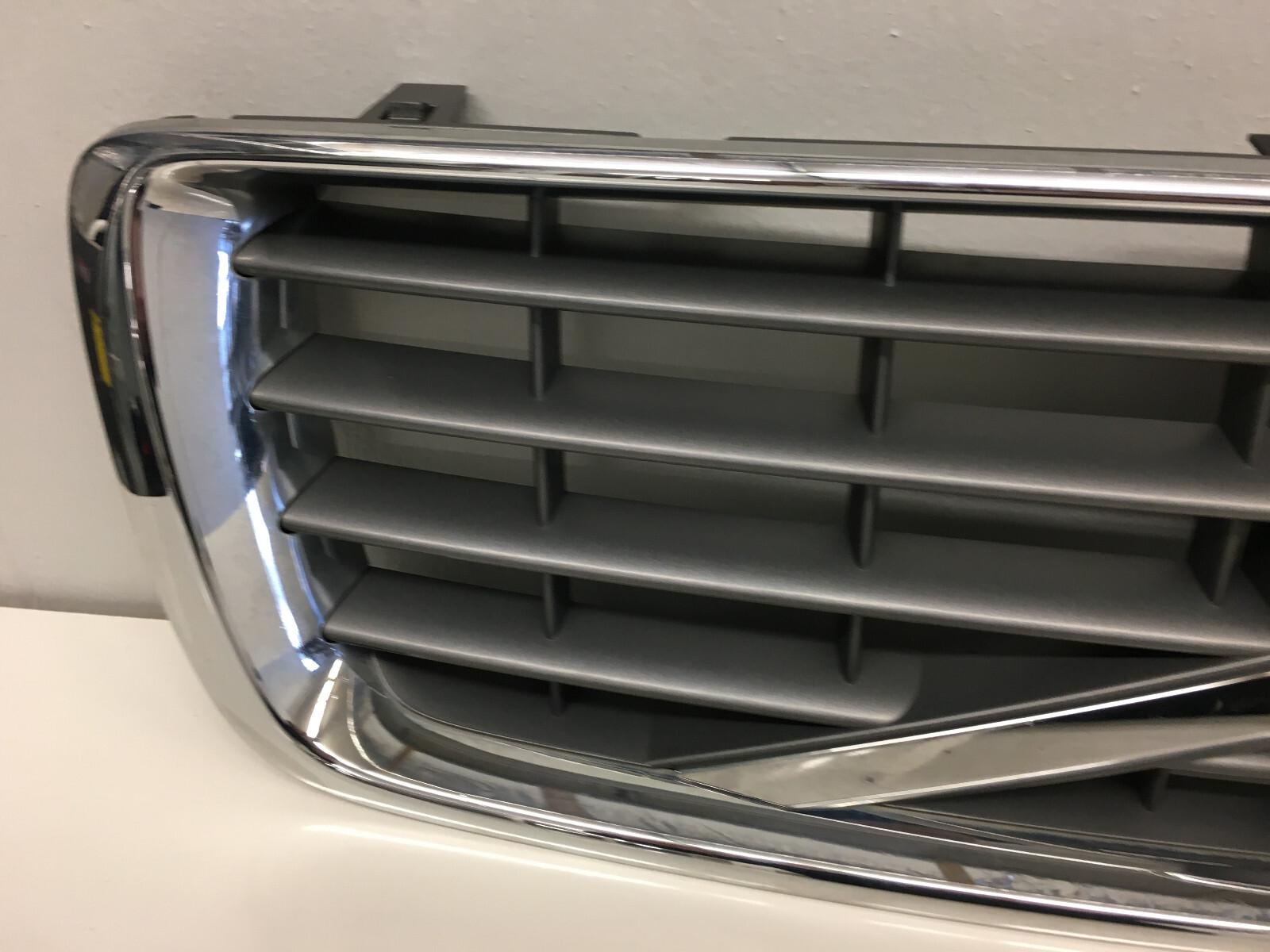 07-13 Volvo S80 Front Upper Grill Assembly 30756991 | eBay