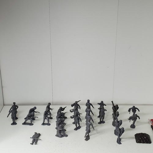 Vintage Louis Marx Toy Soldiers Lot 26 Figures 10 Poses Flag USA Made ...