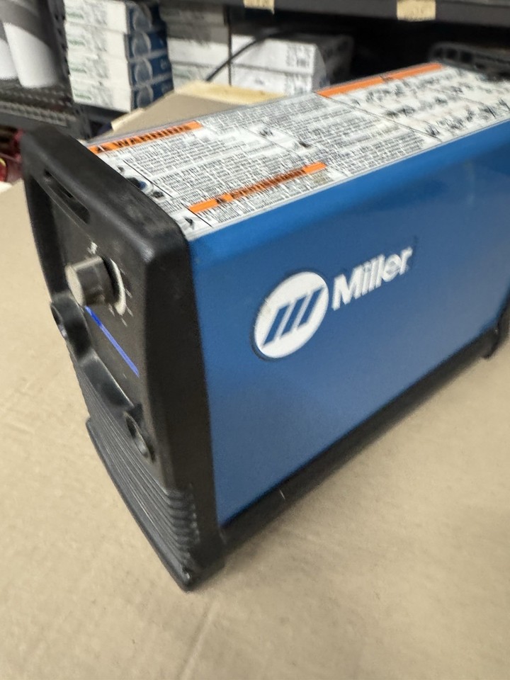 Miller Portable Welder Maxstar 150S Power Source 110V/220V Leads And ...