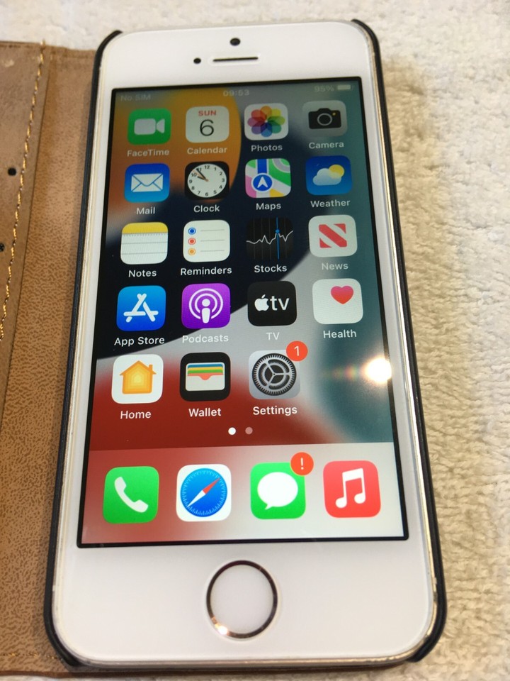 IPHONE 5 SE, 32GB, ,( WALLET & LEAD, ,LYCA/EE, !ST GEN ) PLEASE READ ...