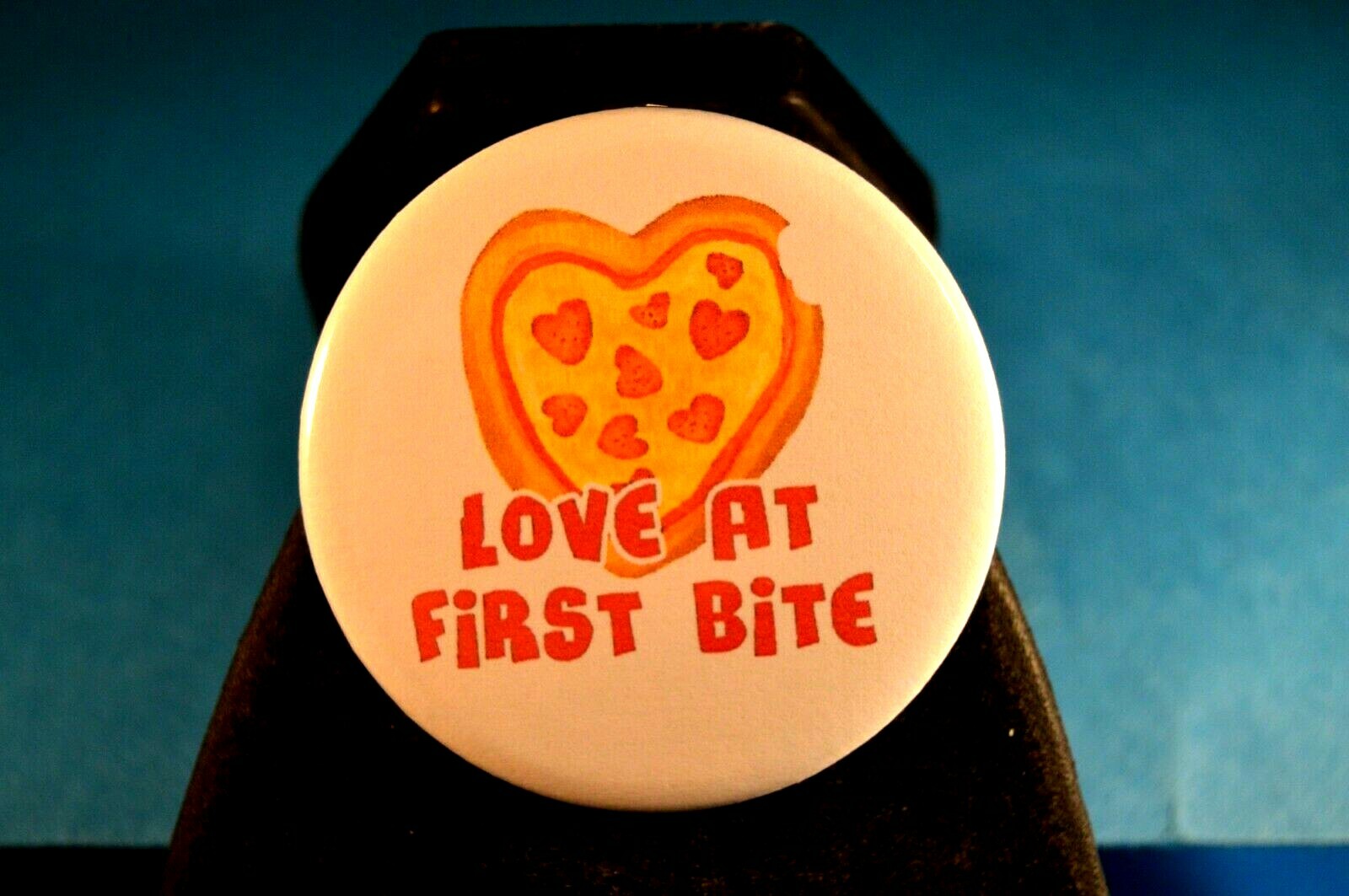 Lot of 12 "LOVE AT FIRST BITE" BUTTONS PIZZA 2 1/4" pin Italian food ...