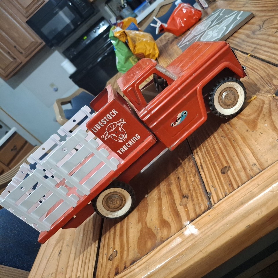 Vintage 1960's Structo Farms Red Pressed Steel Livestock Farming Stake ...