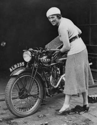 English Motorcycle Racer Marjorie Cottle Prepares Her Machine Old Photo ...