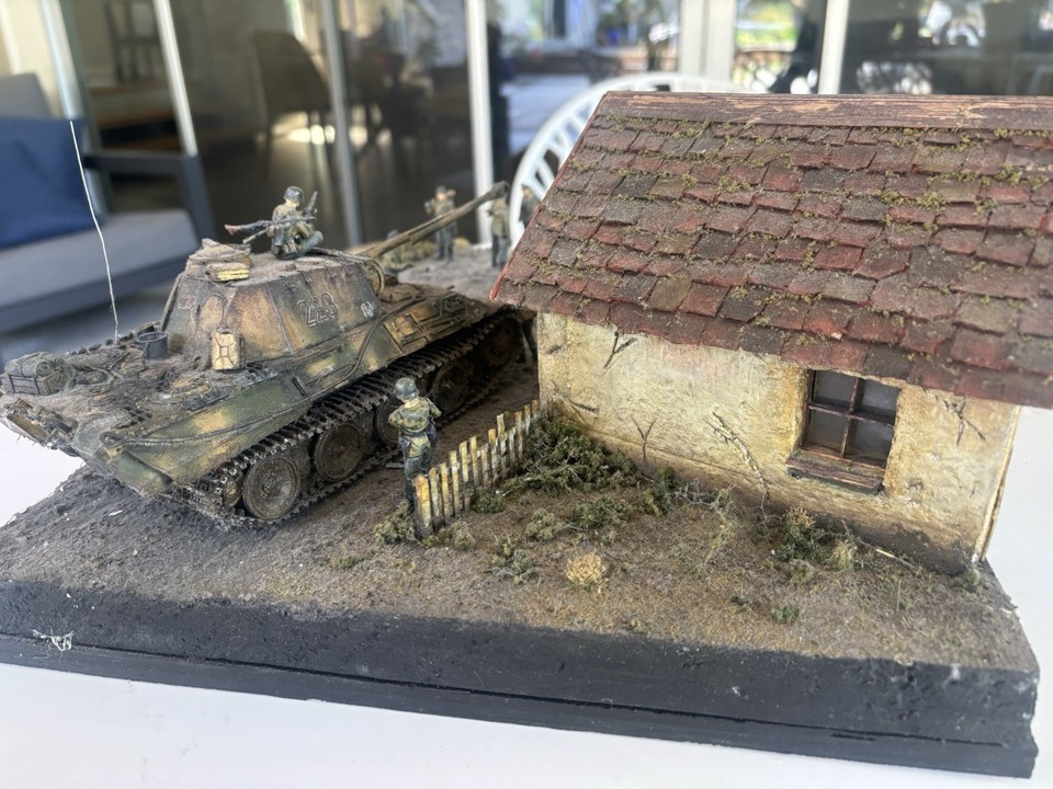 Built 1:35 Scale WWII Eastern Front Diorama: Panzer Panther Tank and ...