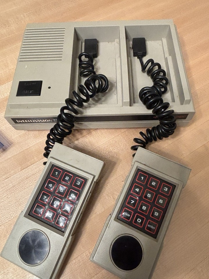 Mattel Intellivision Home Video Game Console Model 5872 TV Video Arcade ...