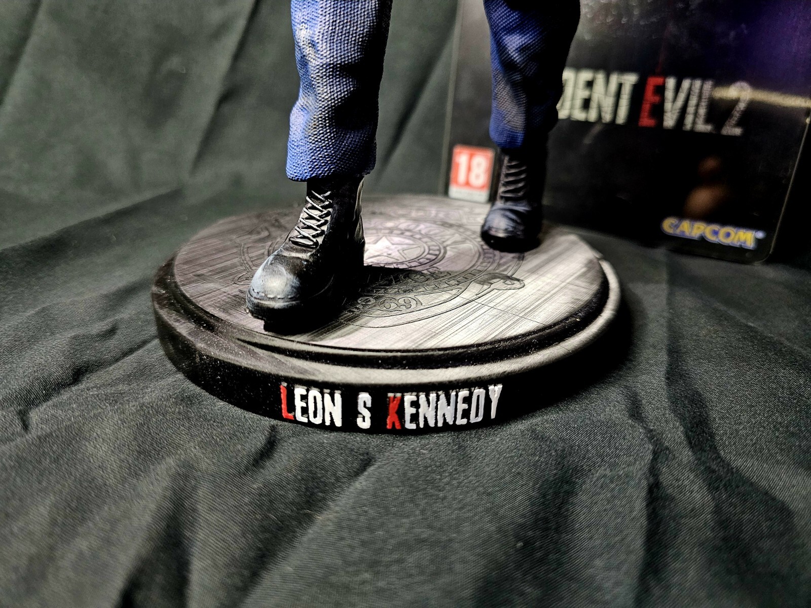 Resident Evil 2 RPD Leon Kennedy Statue 1/6 | eBay UK