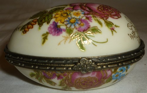VINTAGE VICTORIAN HANDPAINTED FLOWERS PORCELAIN EGG TRINKET BOX | eBay
