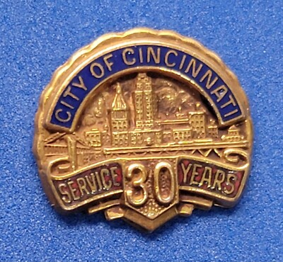 CINCINNATI OHIO EMPLOYEE BADGE 30 YEAR SERVICE PIN CINCINNATI SKYLINE ...