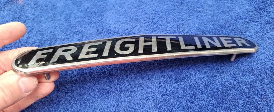 ORG. FREIGHTLINER Diesel Truck Tractor Nameplate Enamel Porcelain ...