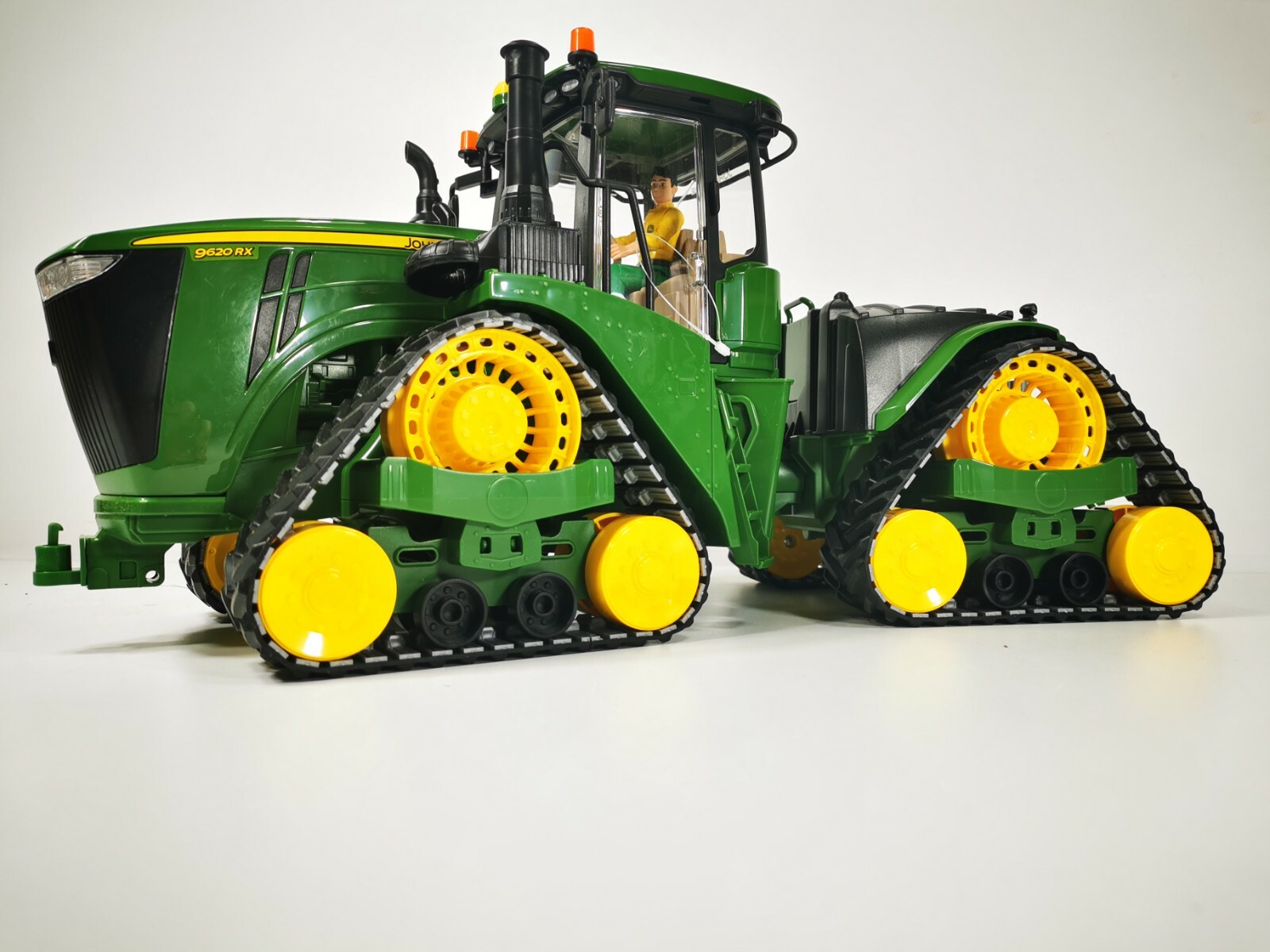 Bruder 04055 John Deere 9620RX Raupenfahrwerk mit Figur Mann Traktor ...