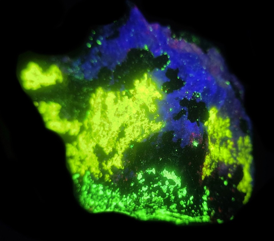 FRANKLIN NJ FLUORESCENT-YELLOW ESPERITE-PURPLE HARDYSTONITE-WILLEMITE ...