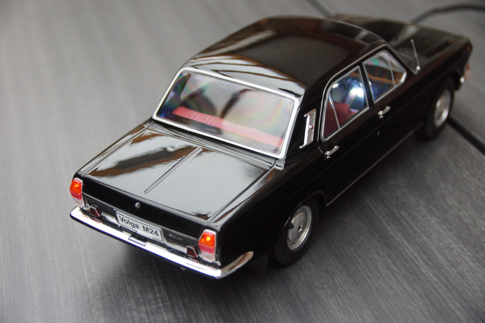GAZ -24-10 GAS-M24-10 WOLGA 1:18 VOLGA M24-10 GAS-24 MIT LED ...