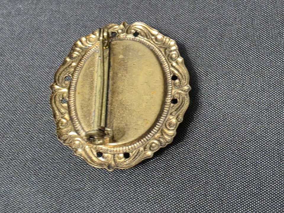 Estate - Gold Tone - Black Oval Stone - Vintage Brooch - Item 515 | eBay