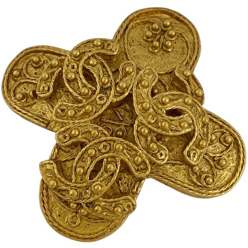 CHANEL Triple (Interlocking) CC logo Brooch Brooch Gold Plated Gold ...