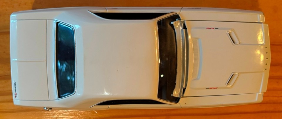 Revell Vanishing Point '70 Dodge Challenger R/T 1:25 White Metal Body ...