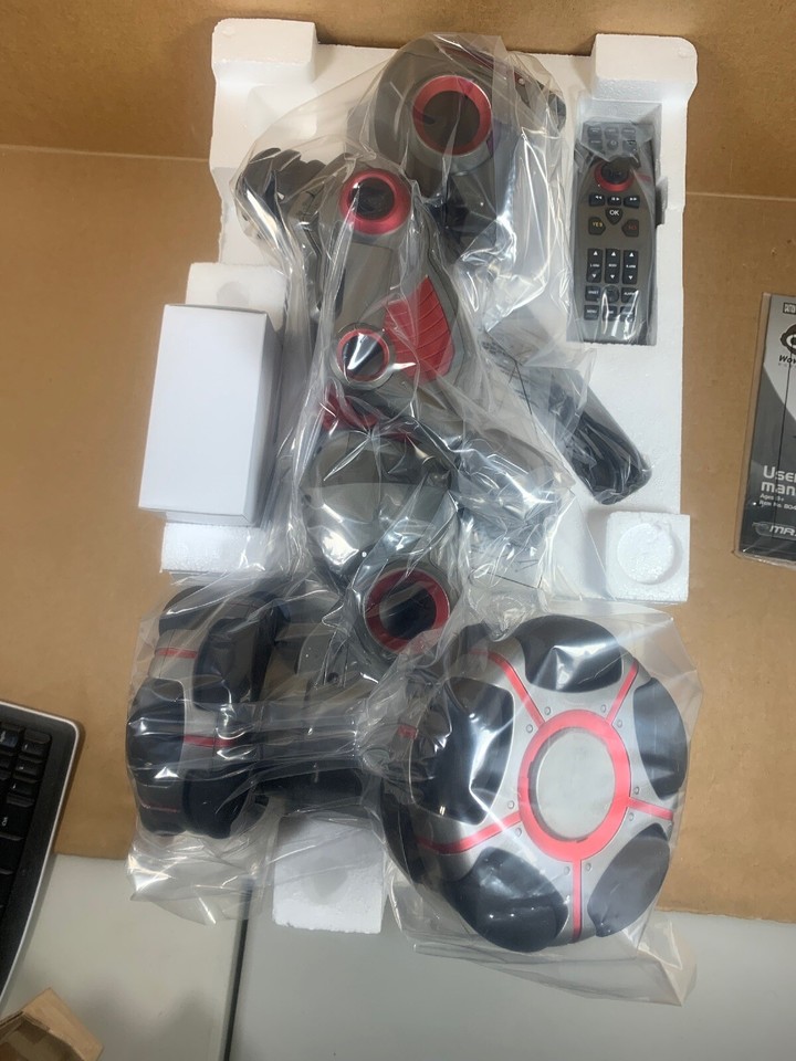 NEW - Rare Wowwee Mr. Personality Robot and Robosapian Robot w/ Box and ...