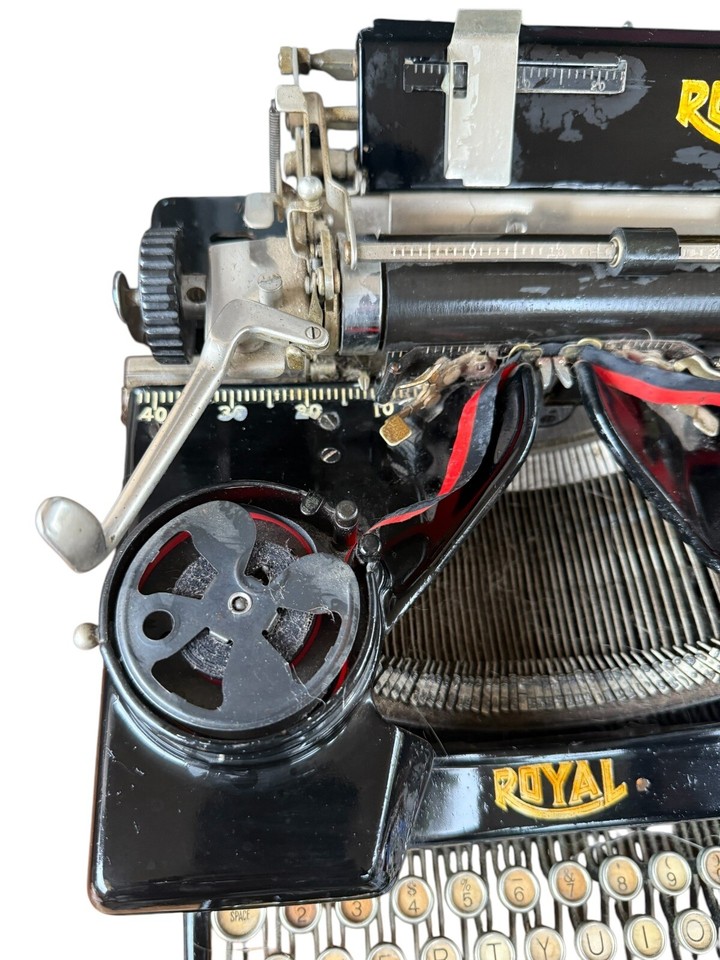 Antique Royal no. 10 typewriter 1931 yr. Check photos,see bottom plate ...