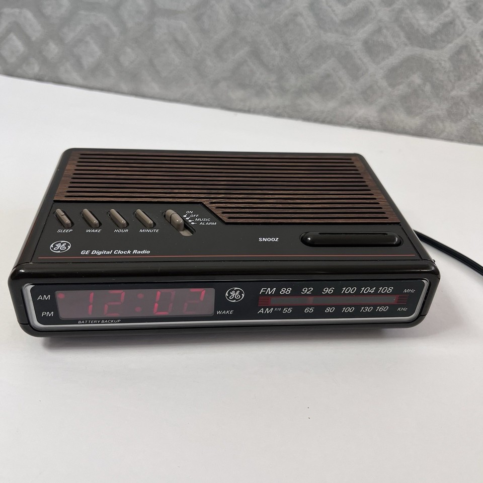 GE 7-4612B AM FM Alarm Clock Radio Battery Backup Wood Grain Tested ...
