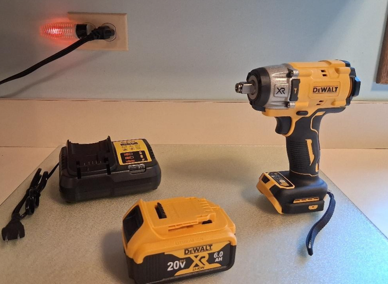 Dewalt DCF922 20V MAX 1/2"Brushless Impact Wrench with Battery Charger ...