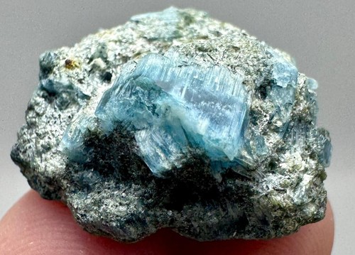 25 Carat Alkali Beryl Crystal On Matrix From Badakhshan Afghanistan | eBay