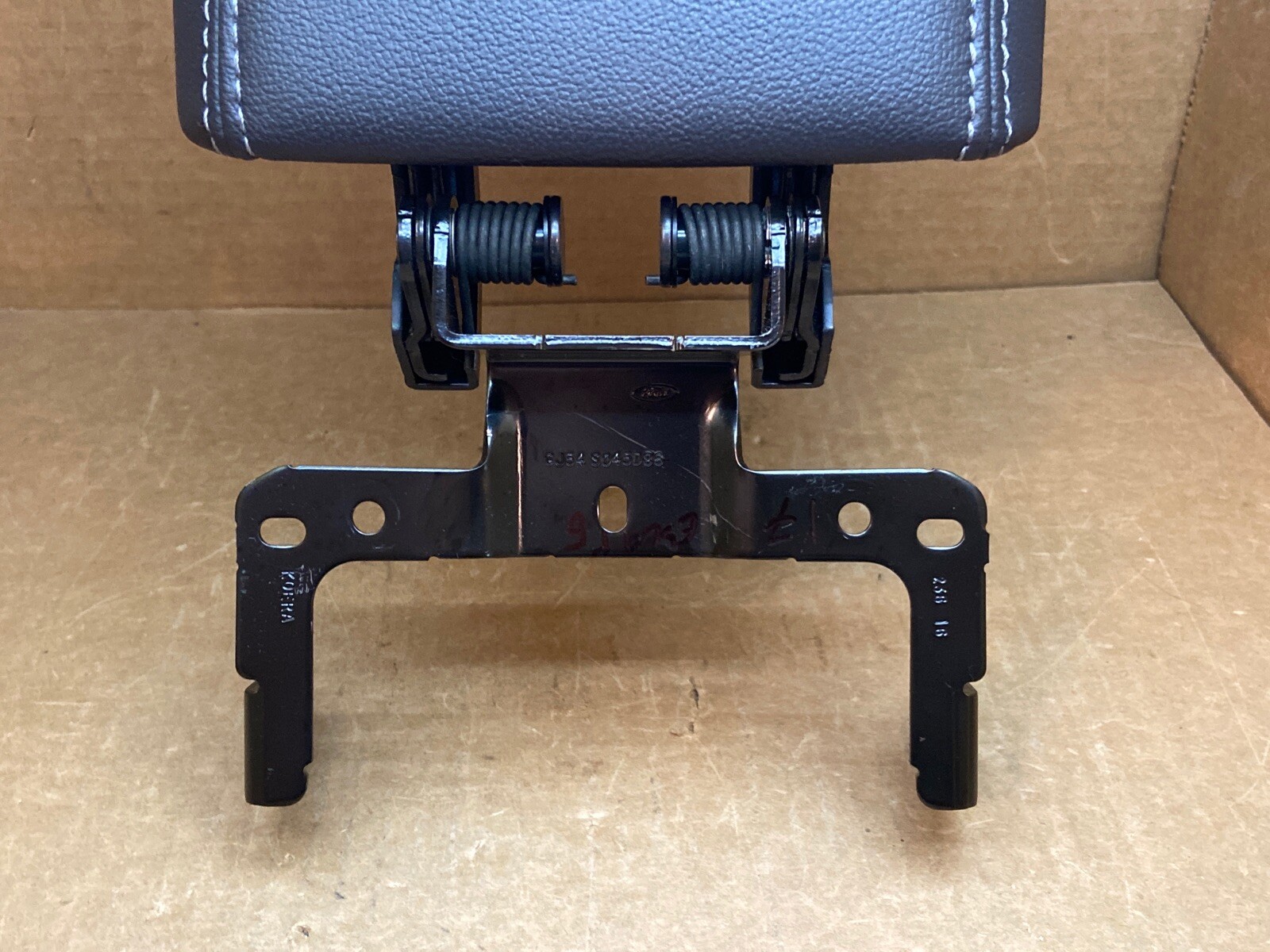 17-19 FORD ESCAPE CENTER CONSOLE LID COVER TOP ARMREST ARM REST BLACK ...