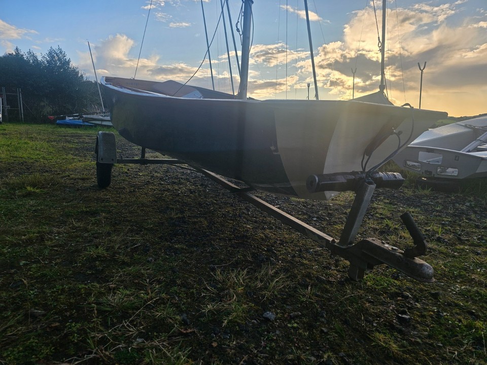 Mirror Dinghy sailing boat with road trailer and trolley - ready to ...
