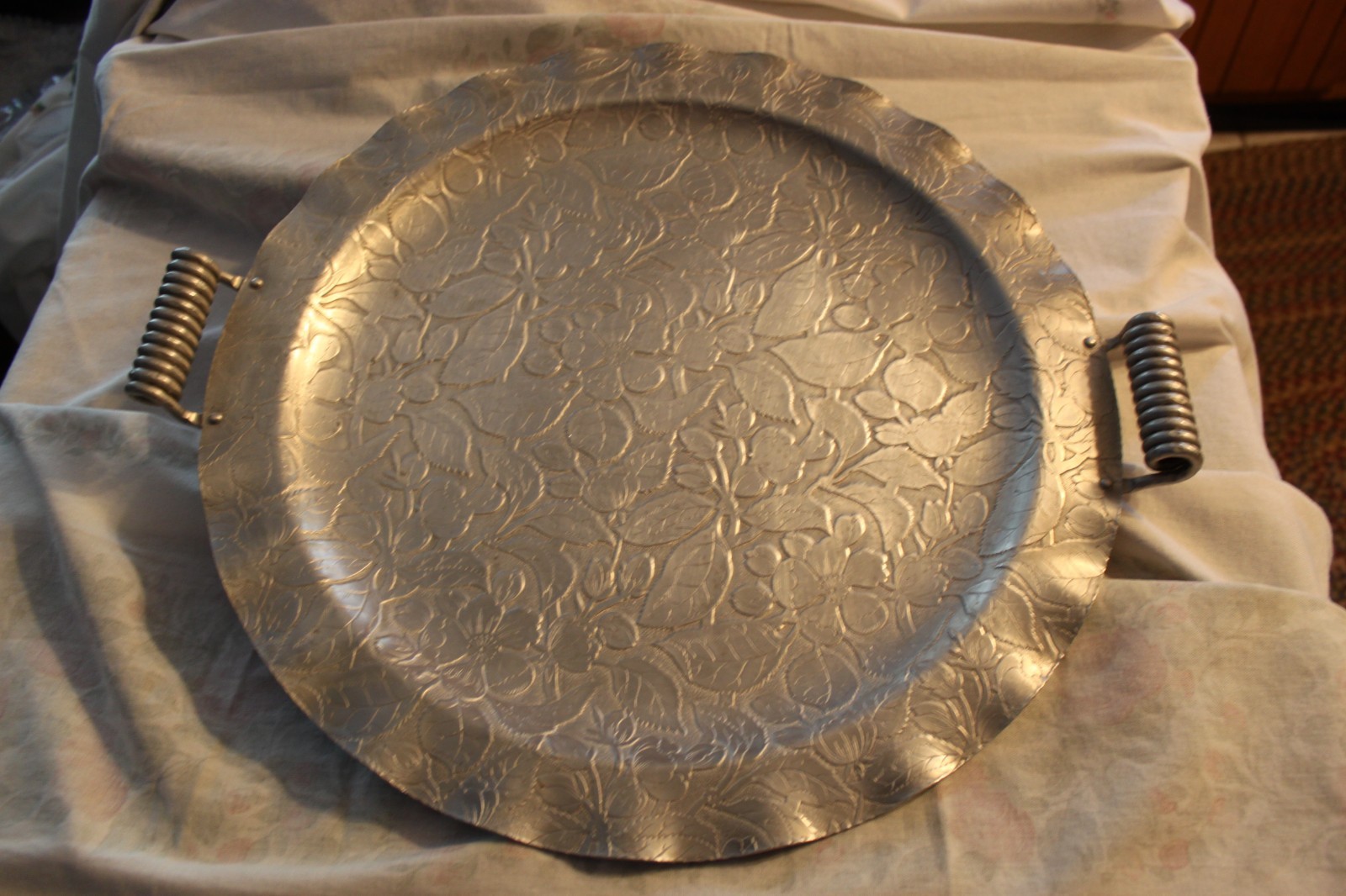 Vintage Keystoneware round Aluminum Tray with handles 19" wide floral ...