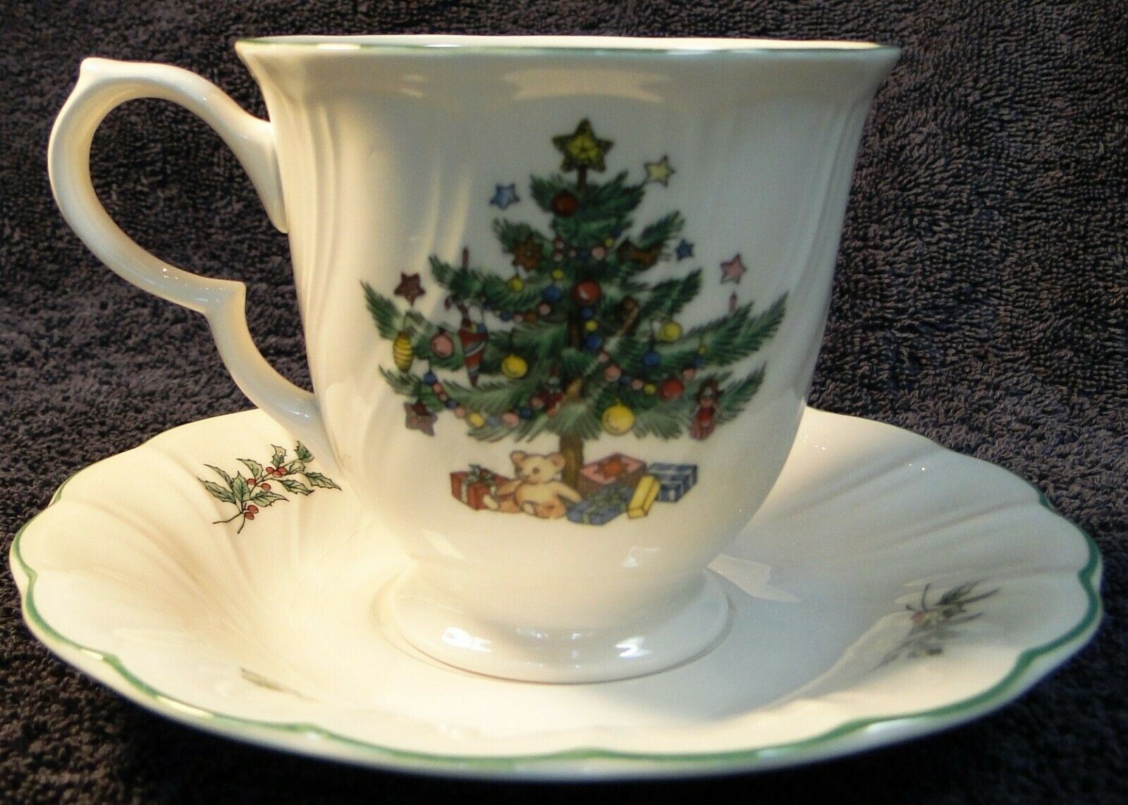 Nikko Happy Holidays Tea Cup Saucer Sets Christmas Tree Japan Set of 2 ...