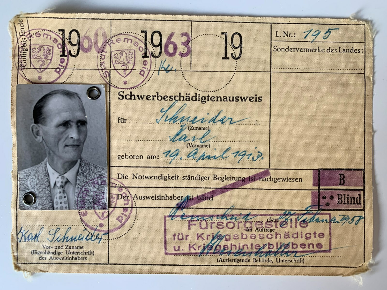 2x Kriegs-Schwerbeschädigtenausweis 1955-63 Remscheid Bez. Düsseldorf ...