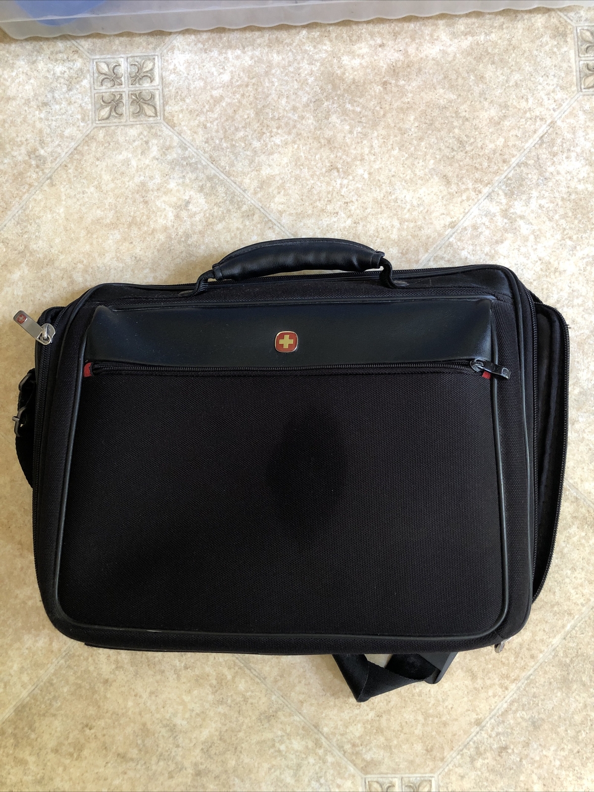 SWISS GEAR LAPTOP BAG W/HANDLE AND SHOULDER STRAP USED BUT NOT ABUSED ...