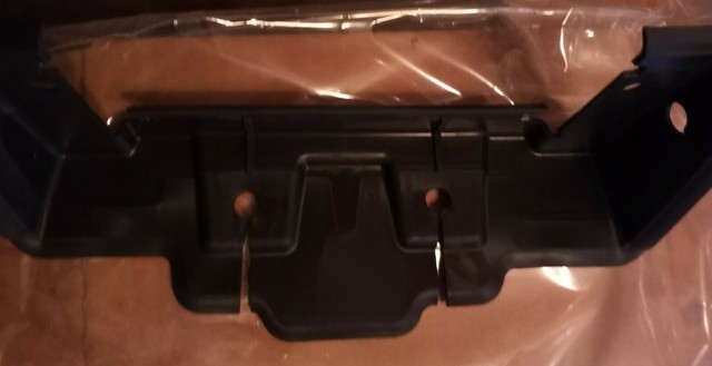 18-20 GMC Acadia radiator core support air baffle retainer 84529496 for ...