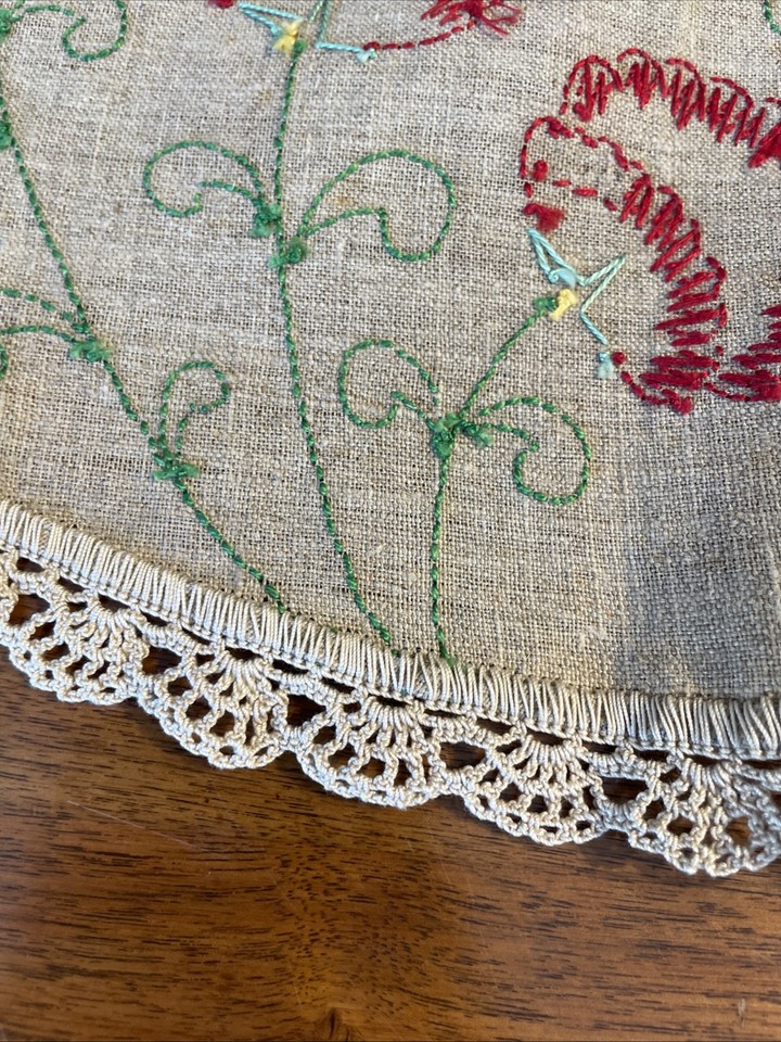 Gorgeous Vintage Tablecloth Embroidered w/ Red Poppies. Crocheted Edge ...