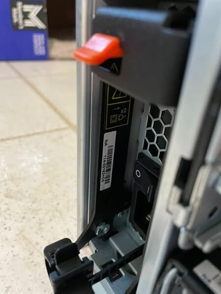 NetApp FAS8200 Loaded See Description 2x 111-02493+B3 2x 114-00162+C0 ...