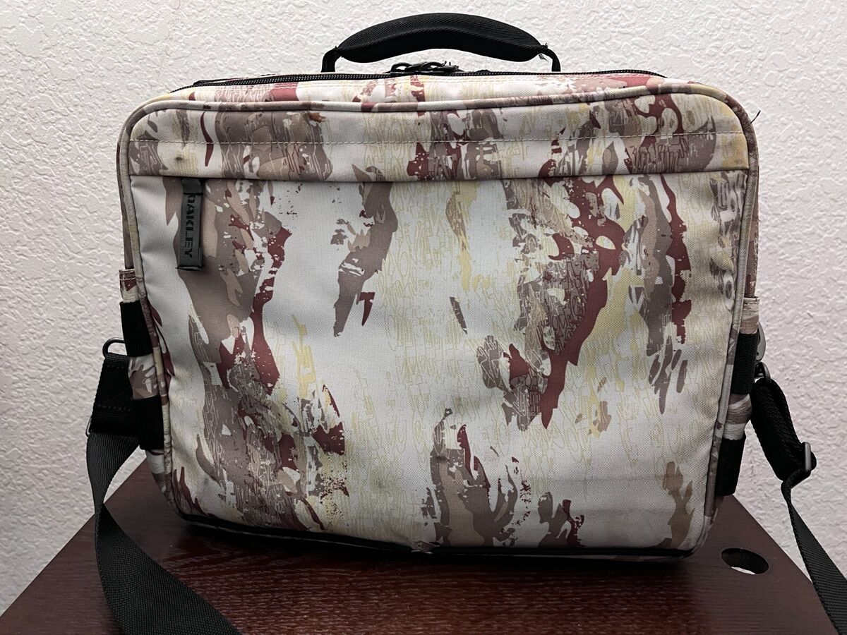 OAKLEY AP TACTICAL CAMO FIELD INDEX GEAR LAPTOP BAG Khaki OAKLEY AP TACTICAL CAMO FIELD INDEX GEAR LAPTOP BAG Khaki