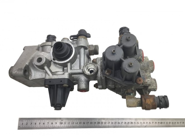 9324000230 9325000070 WABCO Air Dryer W/ Multi-Circuit Valve MERCEDES ...